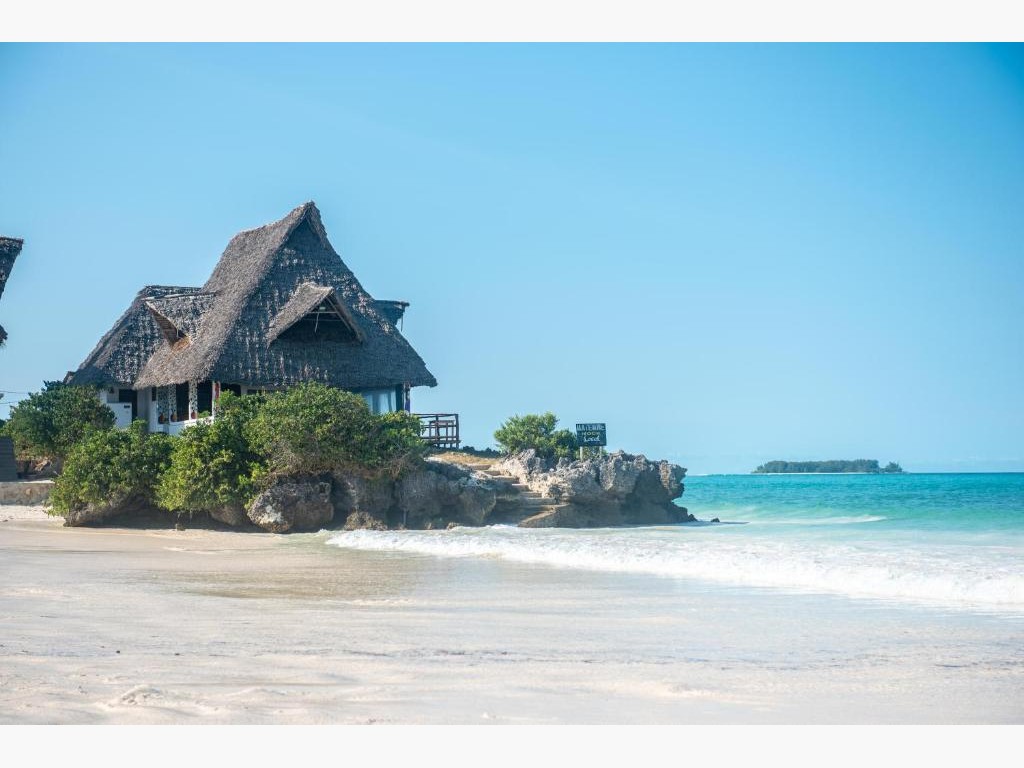Beachfront bungalow hotel in Matemwe – Mayer & Co